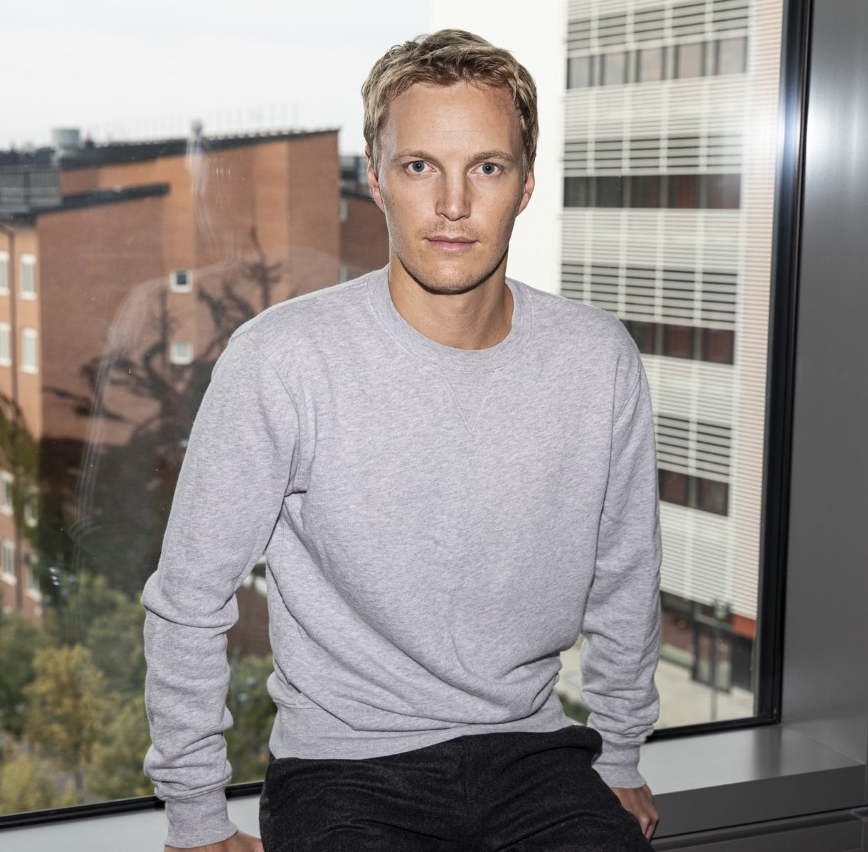 Percutaneous femoral cannulation and decannulation using a plug-based ...