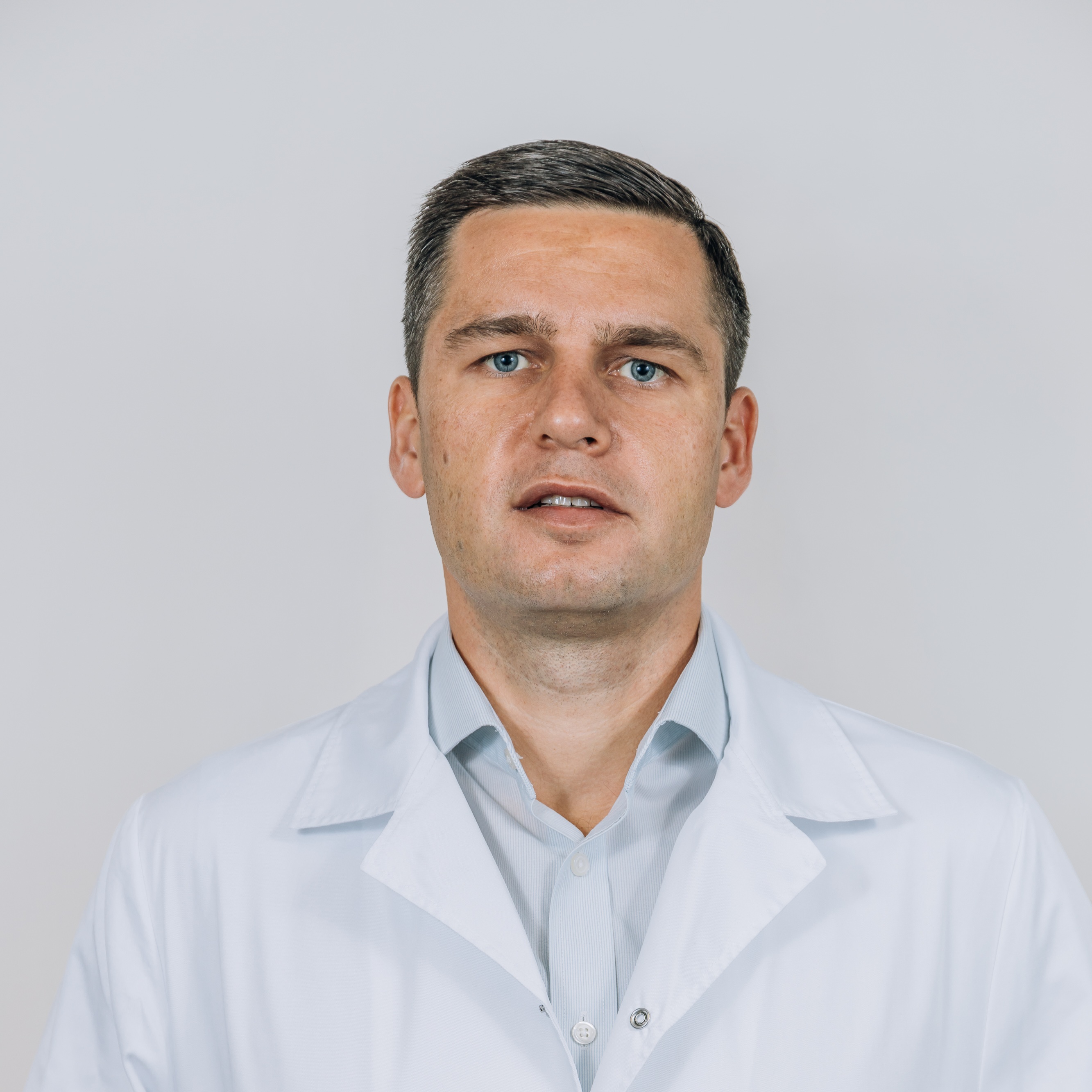 Right uniportal video-assisted thoracoscopic surgery lung-sparing ...